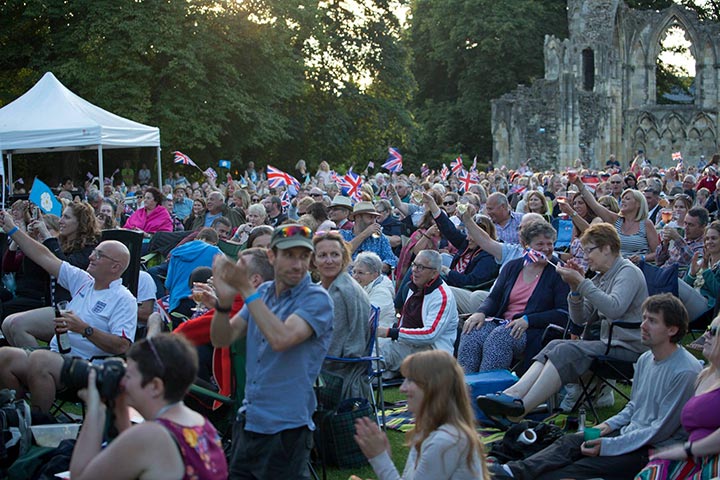 Outdoor Summer Concert for Two | Activity Superstore